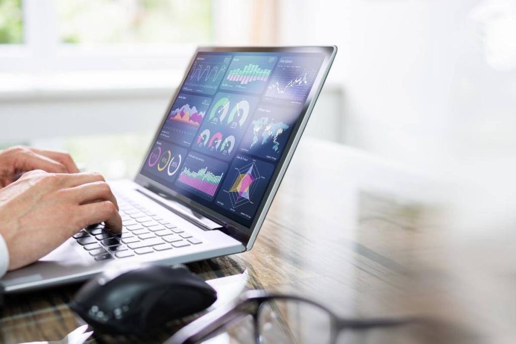 Pros and Cons of Outsourced IT Services | Unity Communications