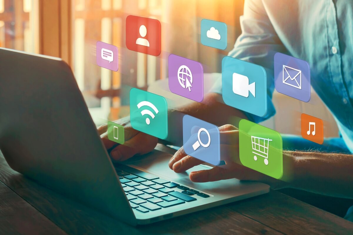 A 2025 Guide: What Is a Contact Center Solution?