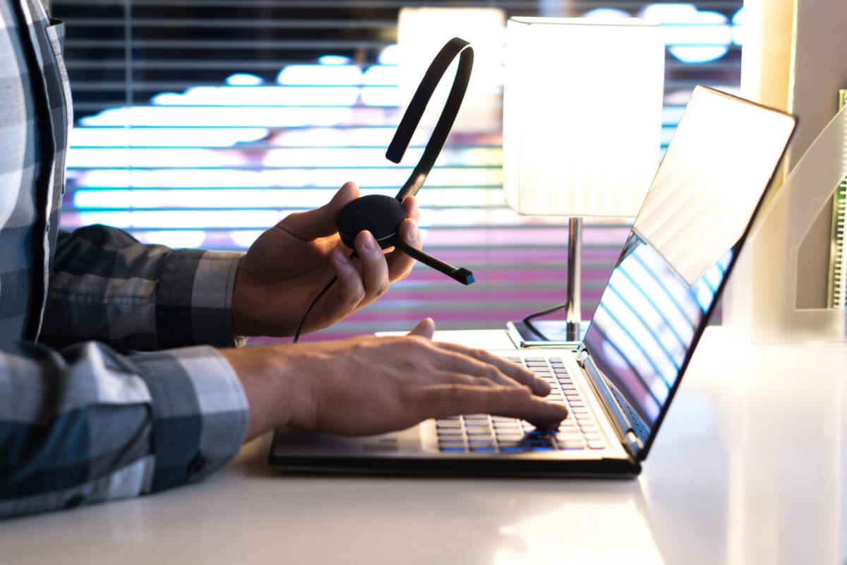 Outsourcing Desktop Support and Help Desk Support Guide