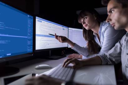 A 2025 Guide to Outsourcing Desktop Support | Unity Connect