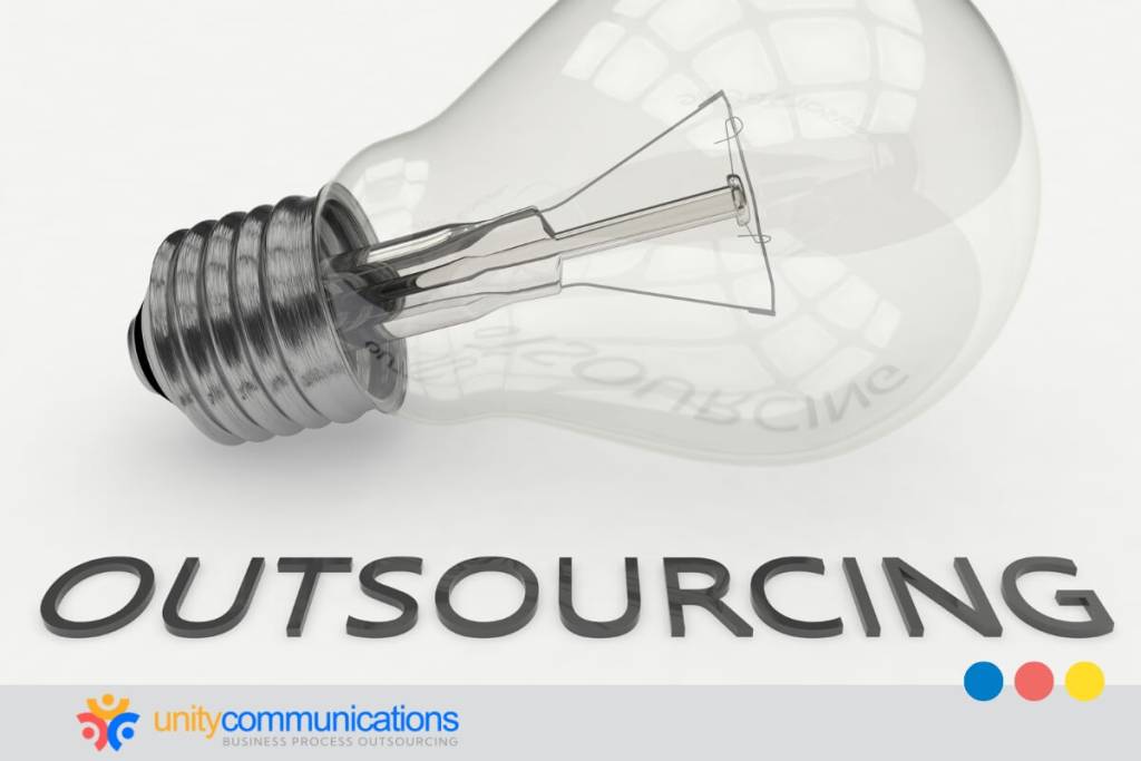 Balancing In-House vs Outsourced Teams for Chicago Business