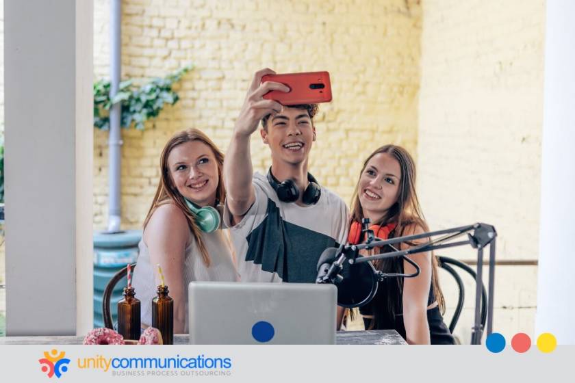 Gen Z Résumé Tactics: TikTok, AI—and Even Lies